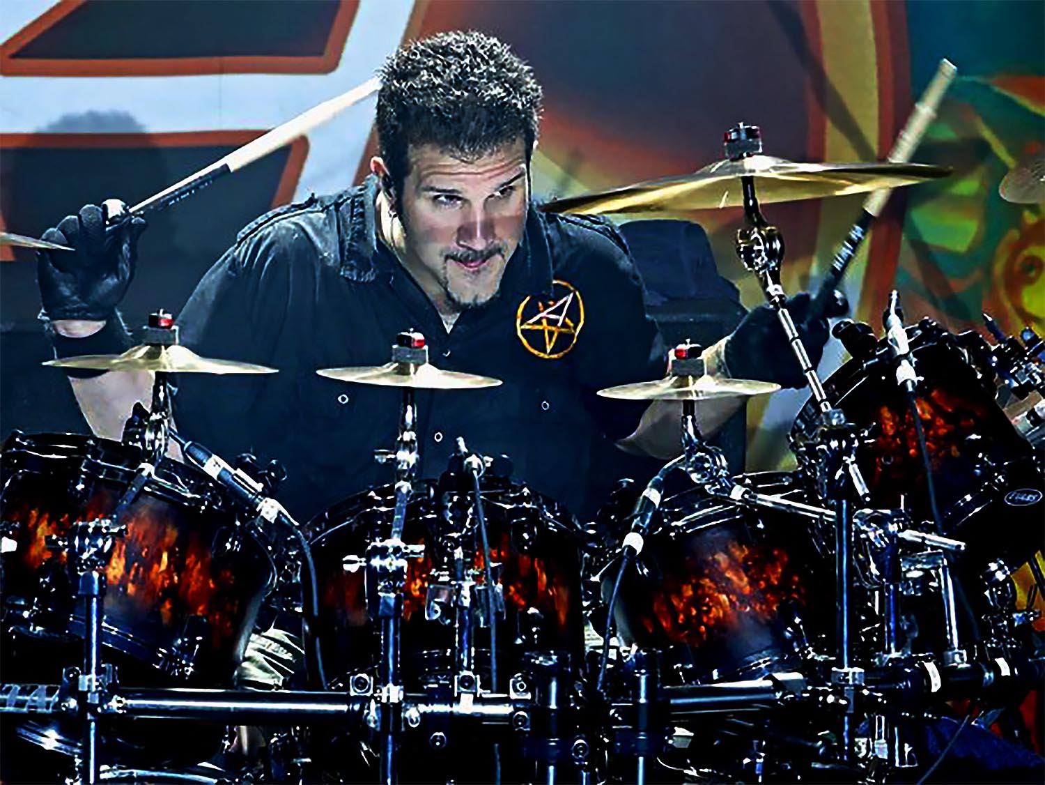 CHARLIE BENANTE: ΕΧΩ ΓΡΑΨΕΙ ΥΛΙΚΟ ΓΙΑ ΤΟΝ ΝΕΟ ΔΙΣΚΟ ΤΩΝ ANTHRAX | Metalzone